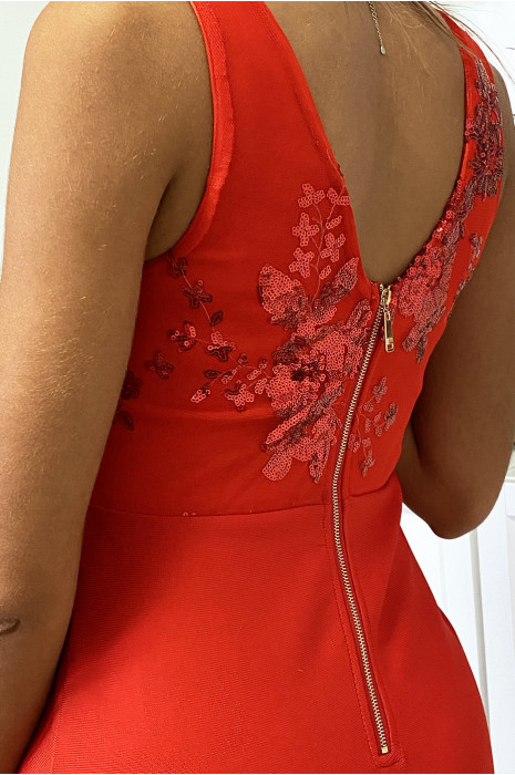 Red evening dress with sequined pattern at the bust