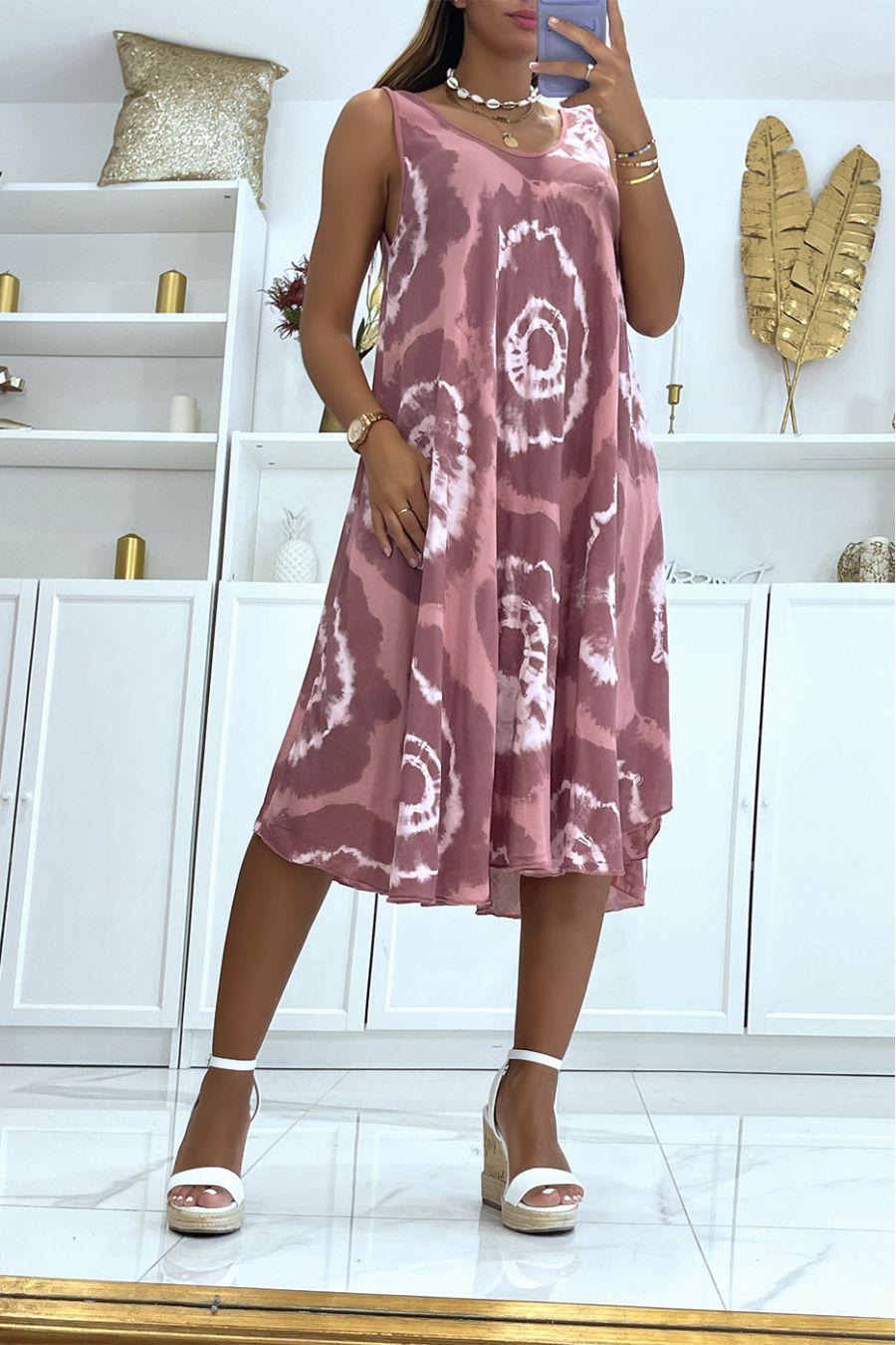 Mid-length dark pink beach dress with trendy color scheme