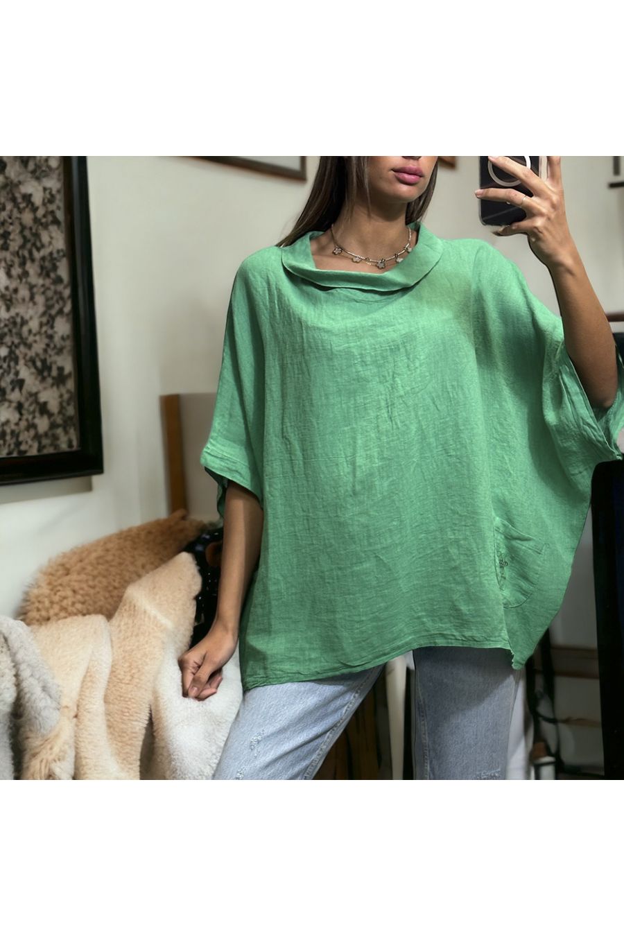 Green oversized top in 100% Linen with a round neck