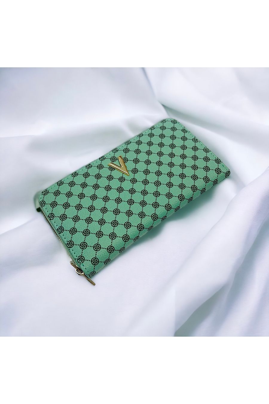 Wallet V with green pattern
